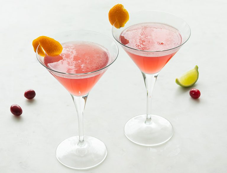 COSMOPOLITAN: cocktail met vodka en cranberrysap - Cocktailicious.nl