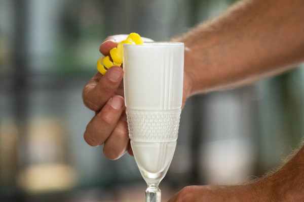 SCROPPINO met citroensorbetijs, vodka en prosecco - Cocktailicious.nl