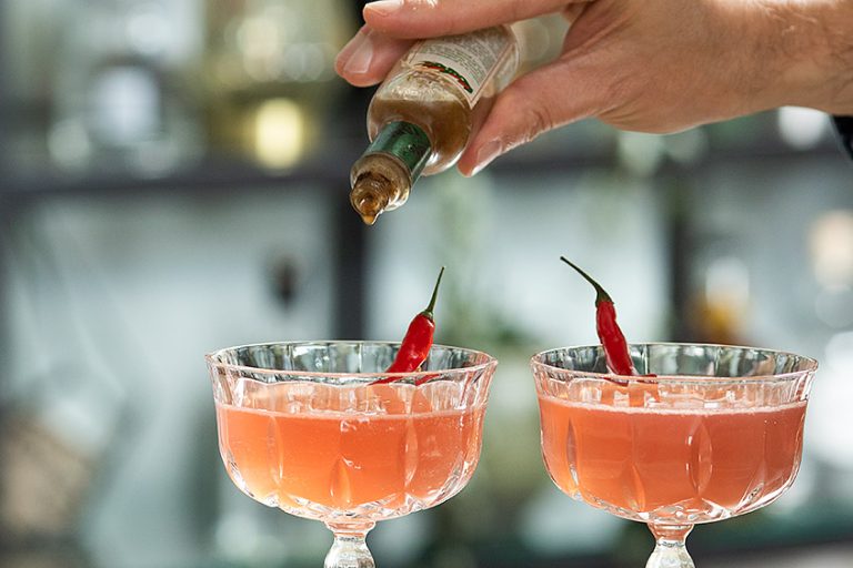 RUDE COSMO cocktail met tequila en cranberrysap - Cocktailicious.nl