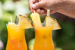 Tropical Raketje: tropische cocktail in 3 laagjes I Cocktailicious.nl